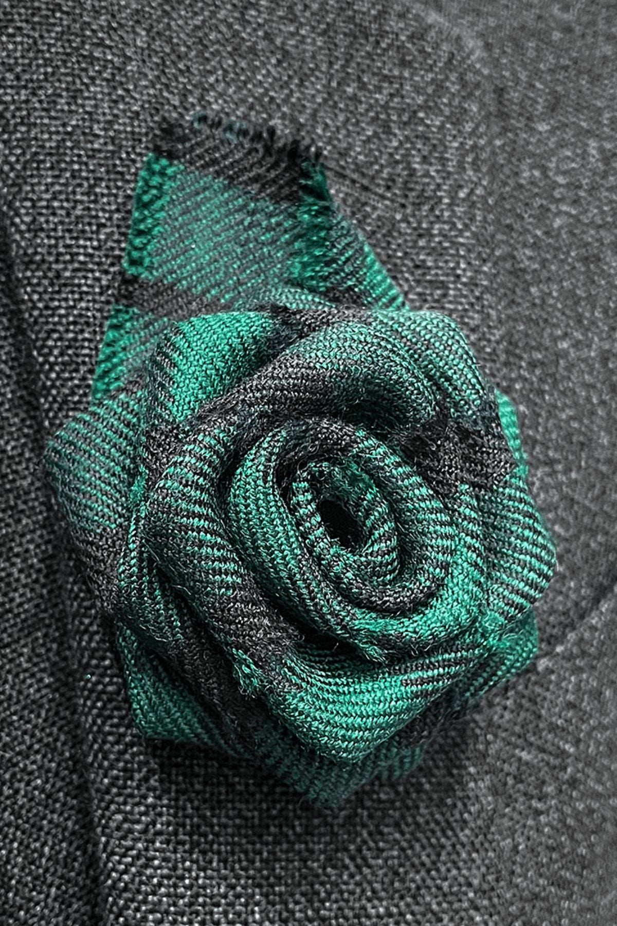 Tartan Rose Brooch – Scottish Kilt