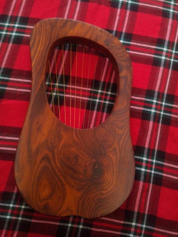 New Lyra Harp Rosewood With Metal String – Scottish Kilt